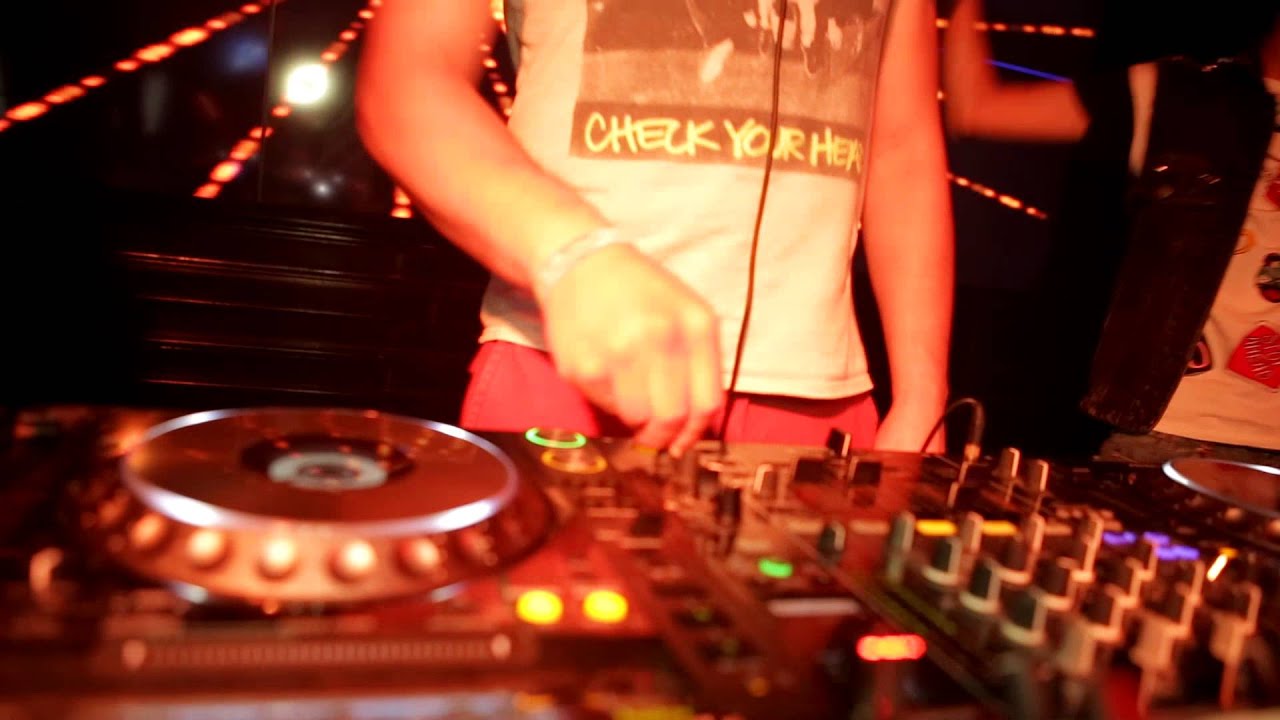 DJ Gerben Brouwer meets Club Klass Hanoi - YouTube