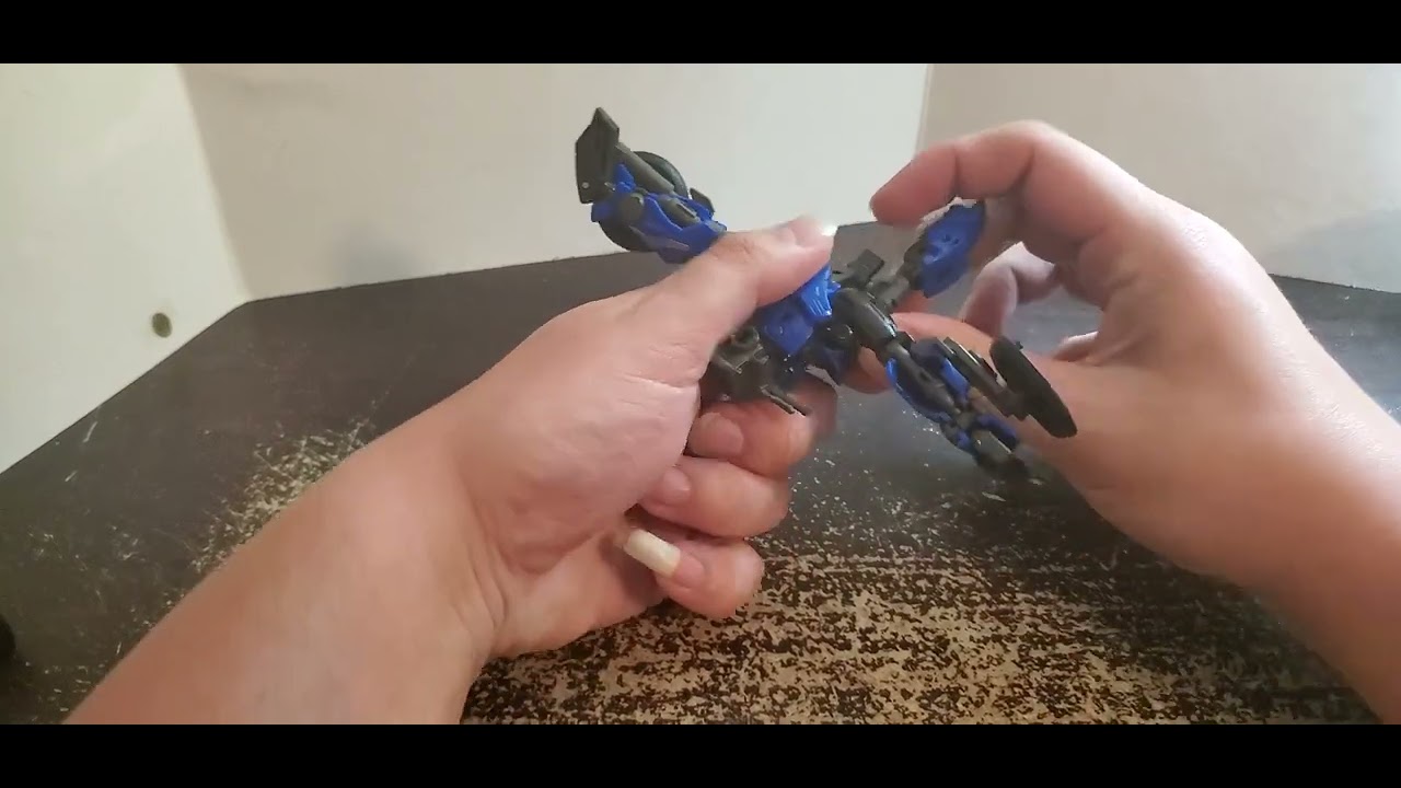 Legacy prime arcee bot 2 alt mode - YouTube