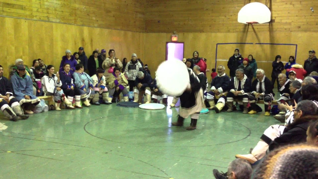 april 2013 drum dance in kugaaruk - YouTube