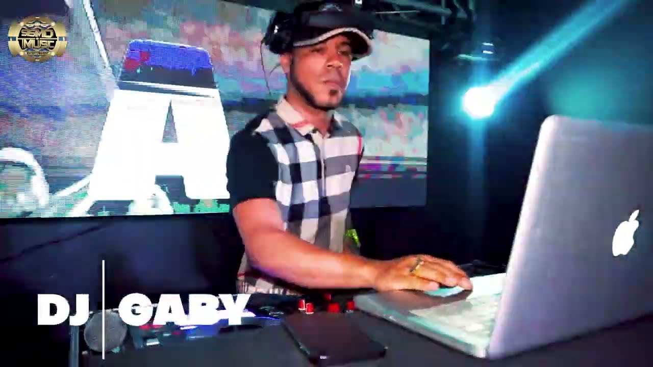 Dj Gaby mezclando en vivo Salsa Baul en Gold Club - YouTube