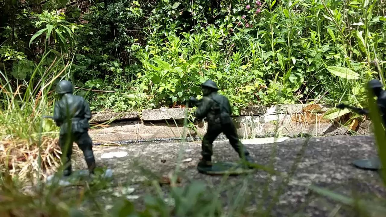 The Little Green Army (Stop Motion War Film) - YouTube