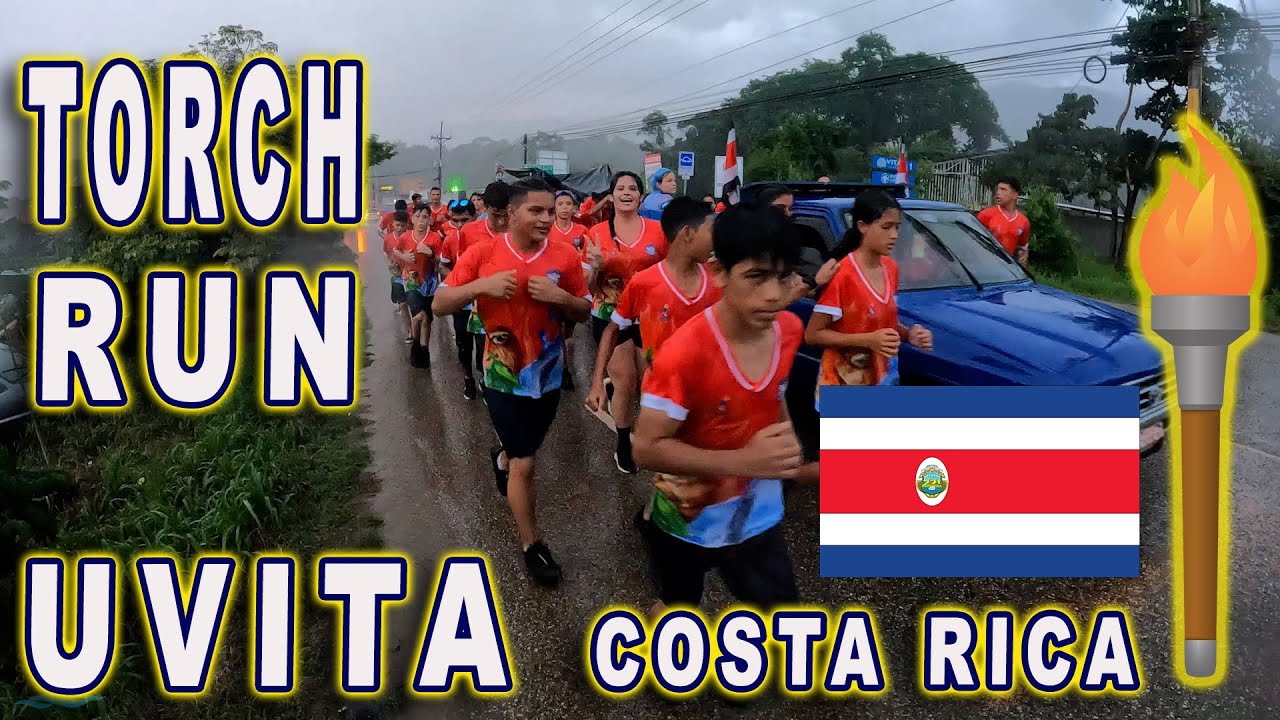 Torch Run in Uvita Costa Rica aka the Antorcha de la Independencia ...