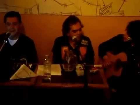♪♫ \