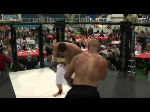 marc navarro v pete mercer k1 title fight - YouTube