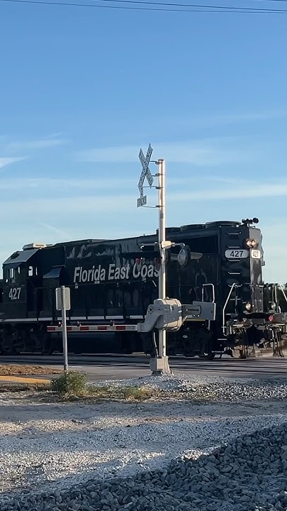 FEC GP40-2 Engine 427 leading on FEC 903 in Jensen Beach, FL on 4/13/24 - YouTube