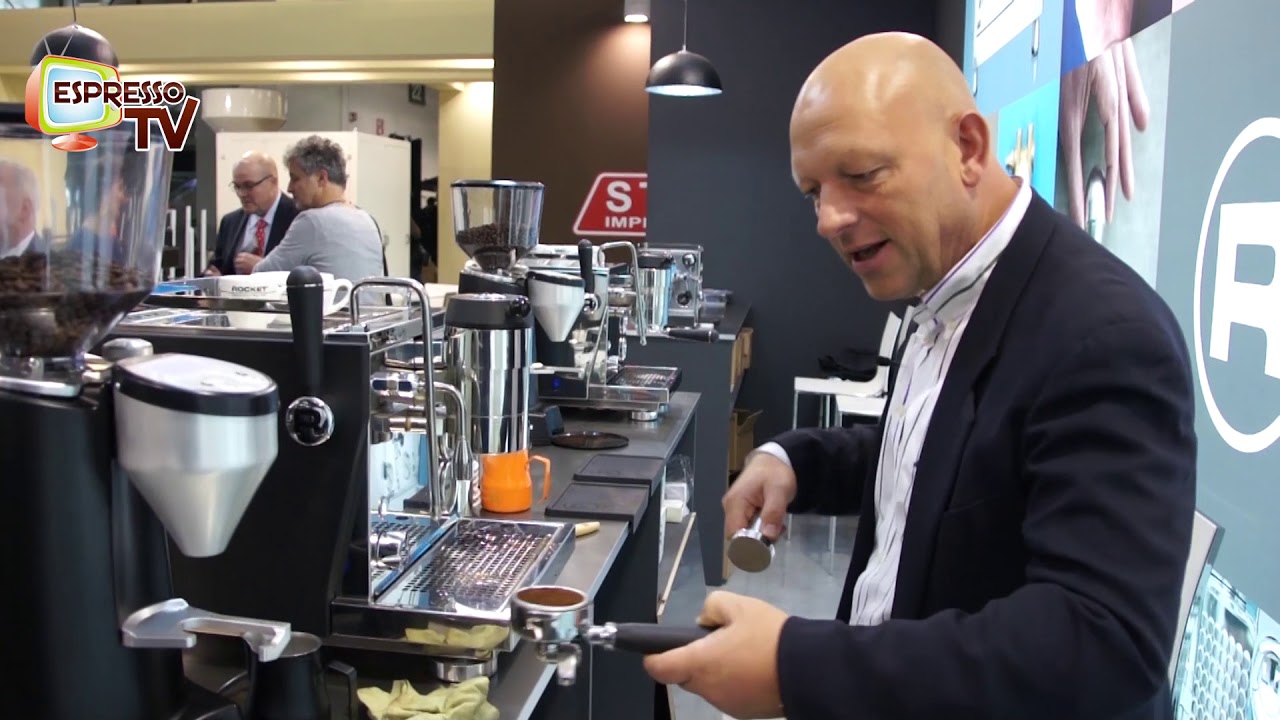 Rocket R9 Dualboiler - erster Test hinter dem HOST Messetresen - YouTube