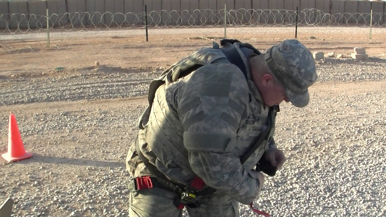 Iraq 2009/10 - Gunner restraint system - YouTube