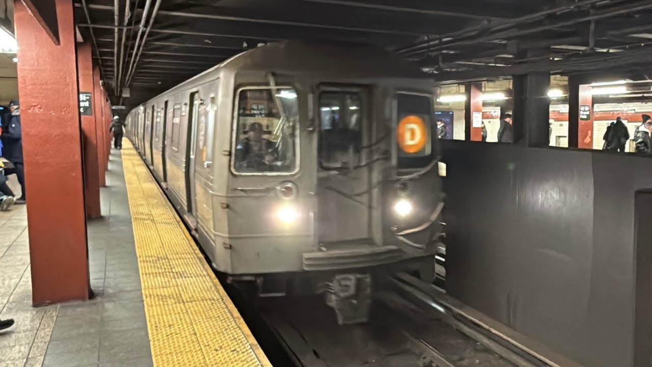 R68 D train entering Bryant Park Station - YouTube
