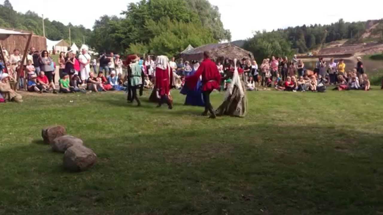 Medieval dance Saltarello. Mittelalter Tanz Saltarello. Medieval danza ...