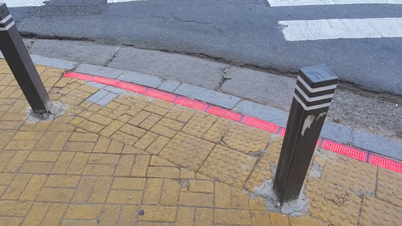 New LED Foot traffic signal in korea for student - YouTube