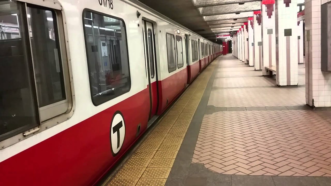 Red Line at Broadway - YouTube