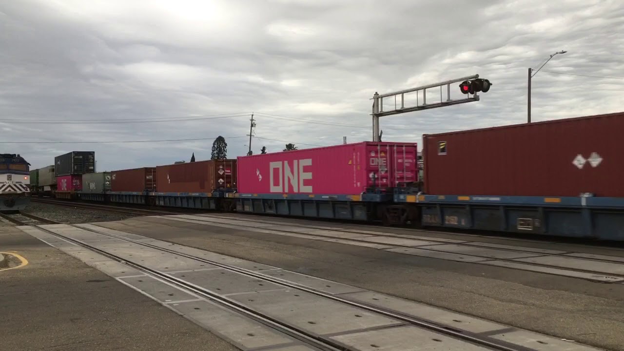 Union pacific container at Stockton CA - YouTube