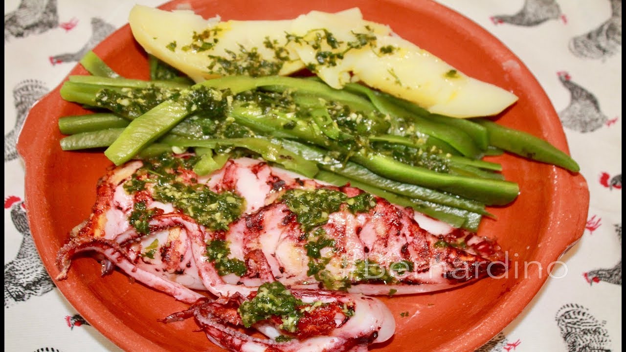 Lula grelhada com batata cozida e feijão verde(Baked squid with boiled ...