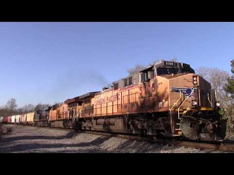 UP #5705 with CSX leads NS 177 through Tateville, KY - YouTube