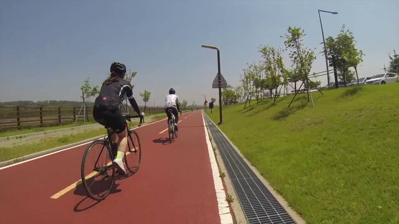 Riding on beautiful bike path in Korea with our Brompton bike - YouTube