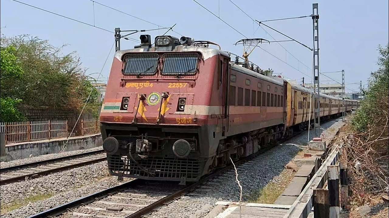 Curving Train 16354 Nagercoil Kacheguda Express. - YouTube