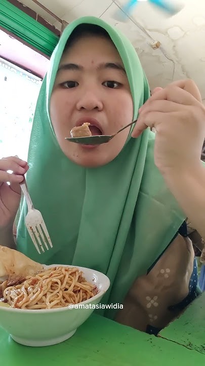 Temenin aku makan siang hari ini #makansiang #istirahat #shortvideo - YouTube