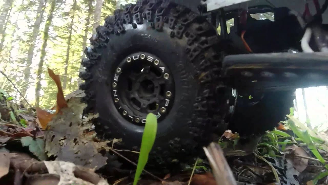 Scx10 On Super Swampers - YouTube