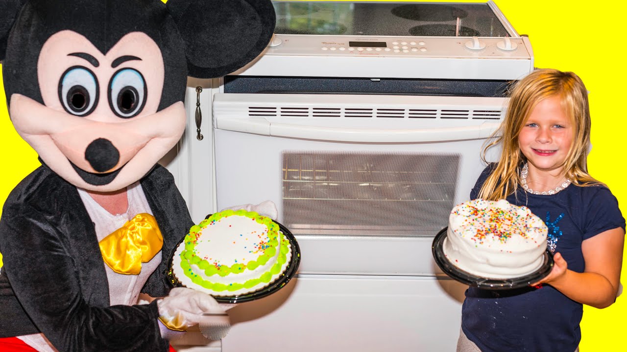 Assistant Cake Making Contest with Mickey and Minnie Mouse - YouTube