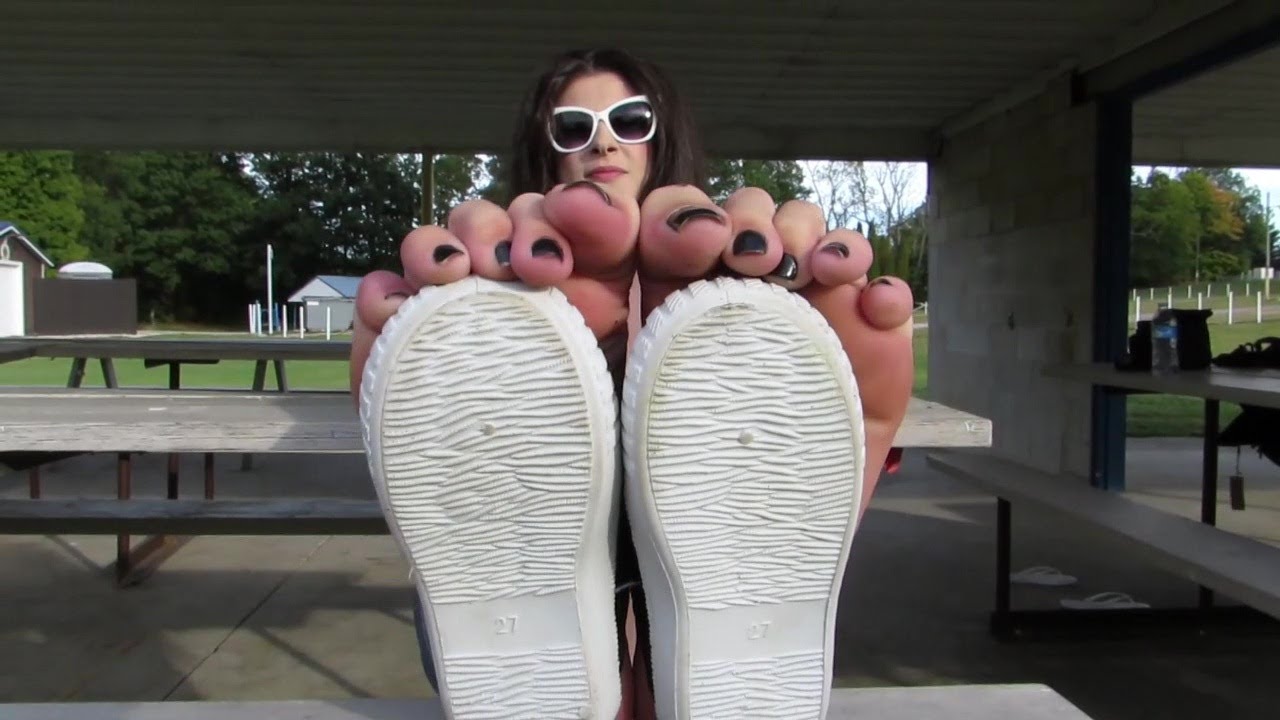 Toes Gripping Tops of Shoes 3 - YouTube