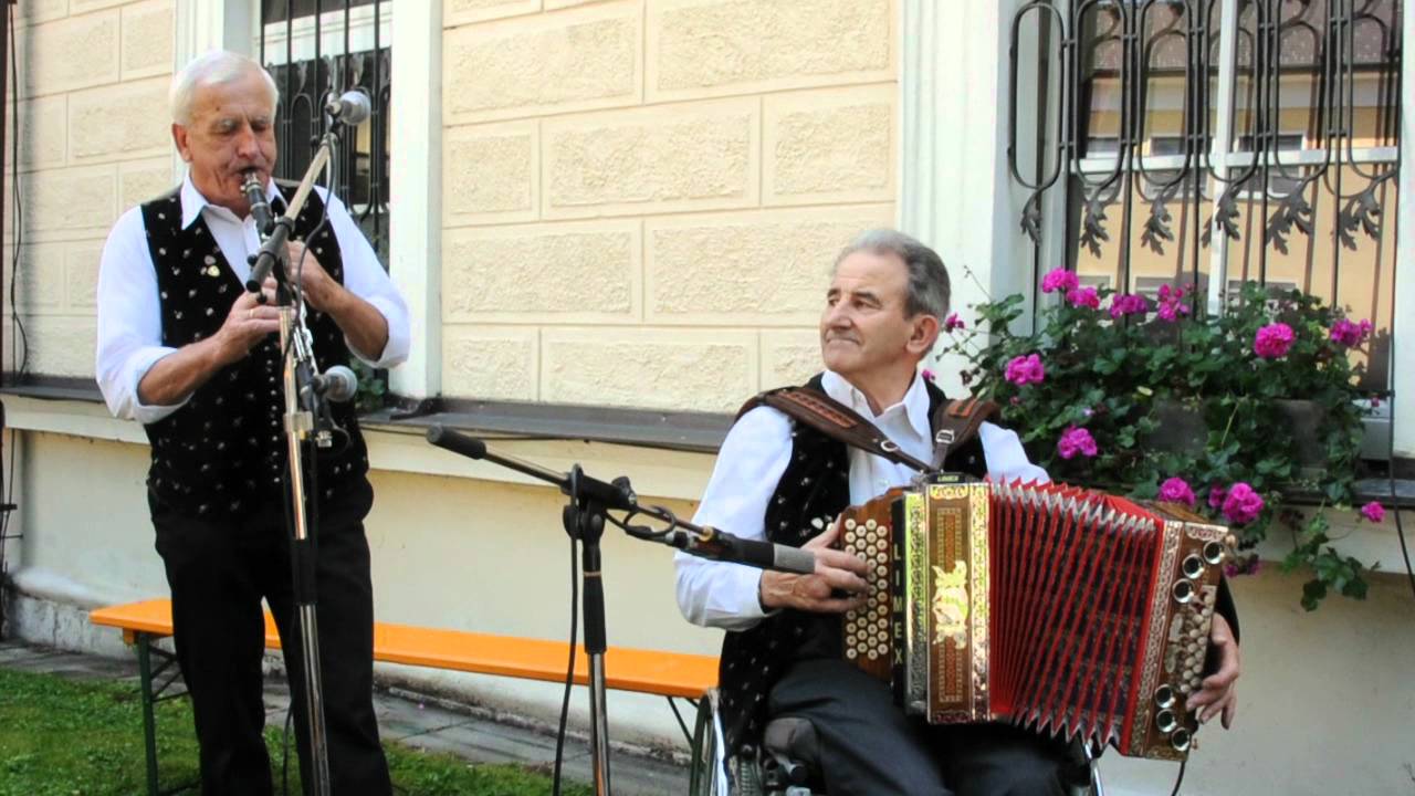 Folk Music performed in Klagenfurt,Austria - YouTube