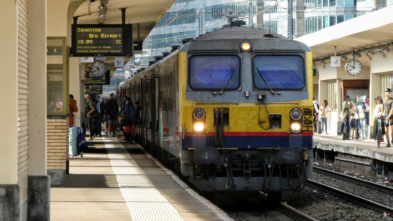 NMBS SNCB / HLE 18 (1822) + M4 /Vertrek Départ Abfahrt/Brussel-Noord ...