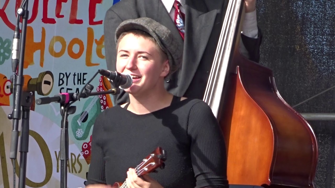 Ukulele Hooley By The Sea 2019 - Bad Mouse Orchestra - Encore - YouTube