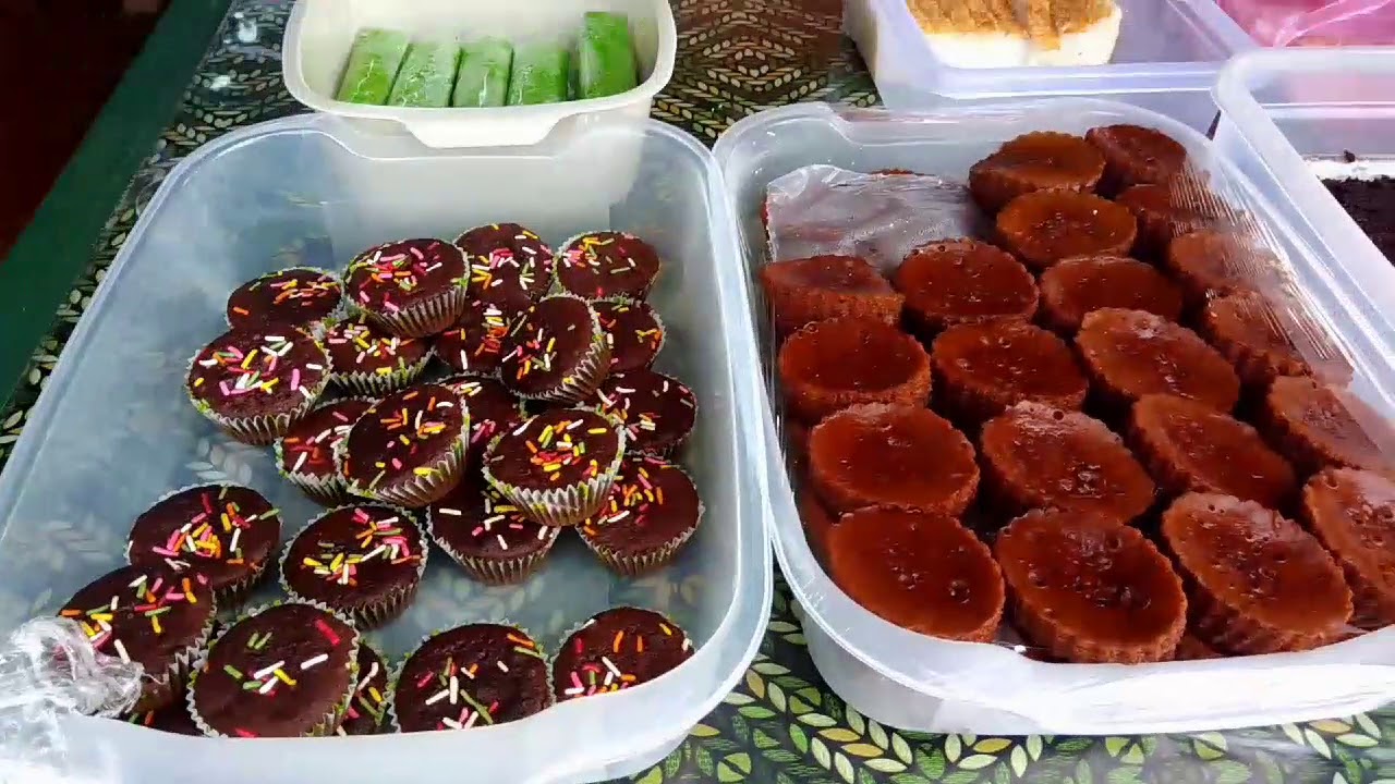 Malaysian street food Kuih Cucur Udang/ fried shrimp fritters😋 - YouTube