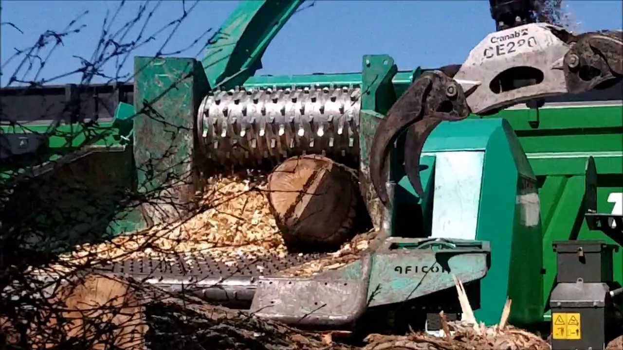 Déchiquetage du bois 2012 - YouTube
