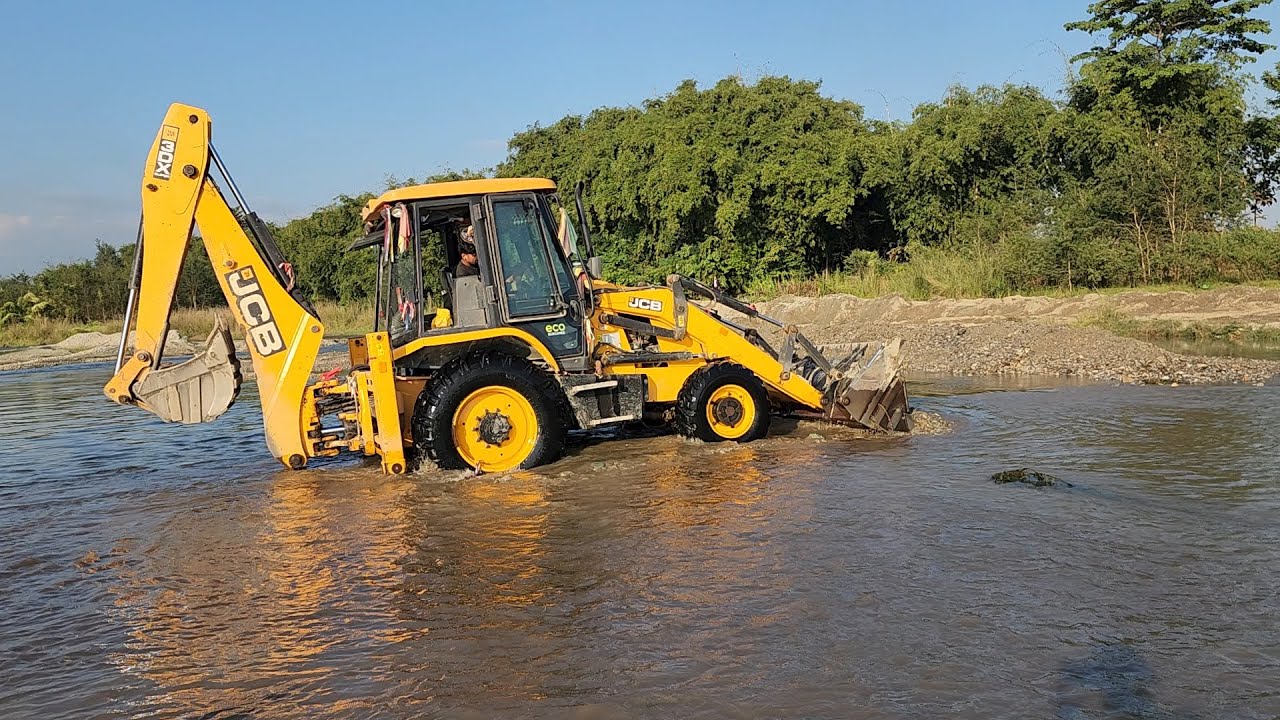 JCB Backhoe Making Dam in River To Block Water - JCB Making Big Drain ...