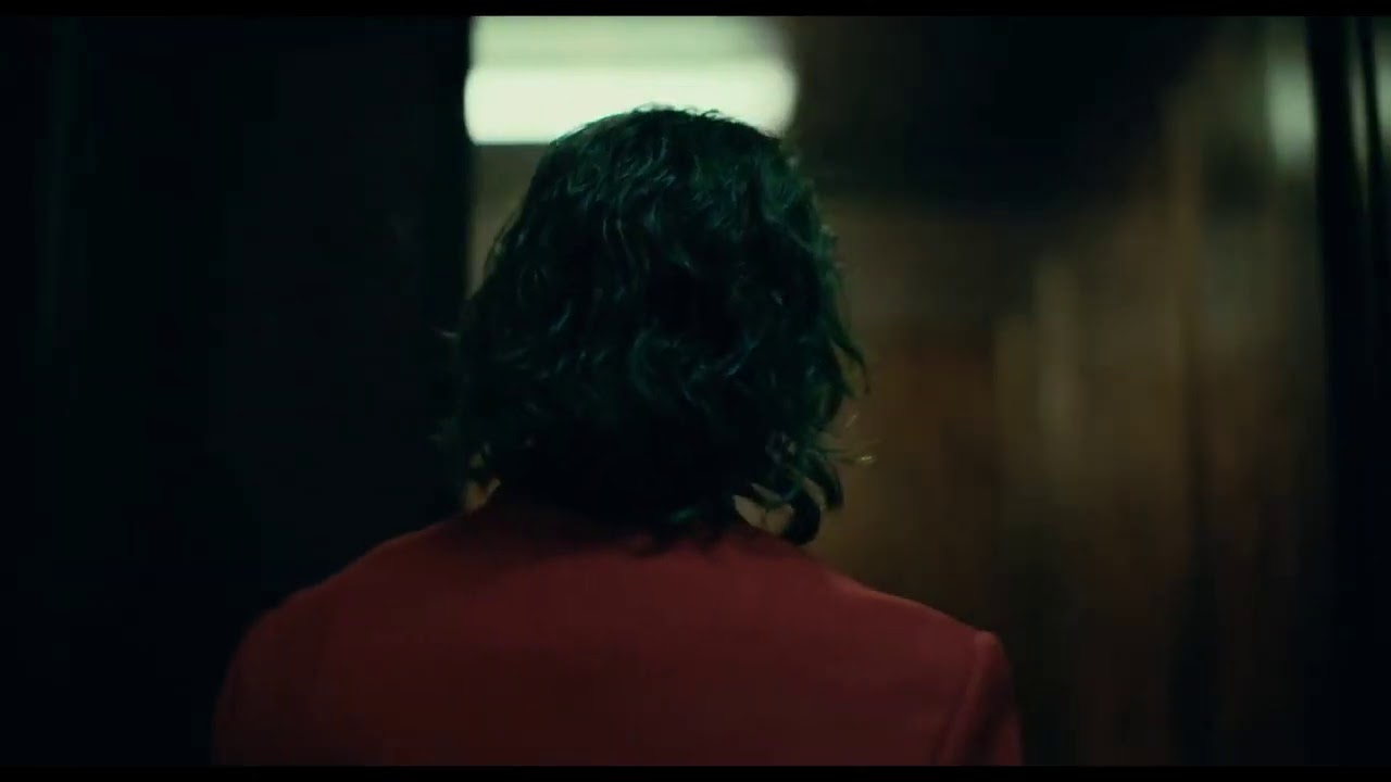 Coringa dançando na escada - YouTube