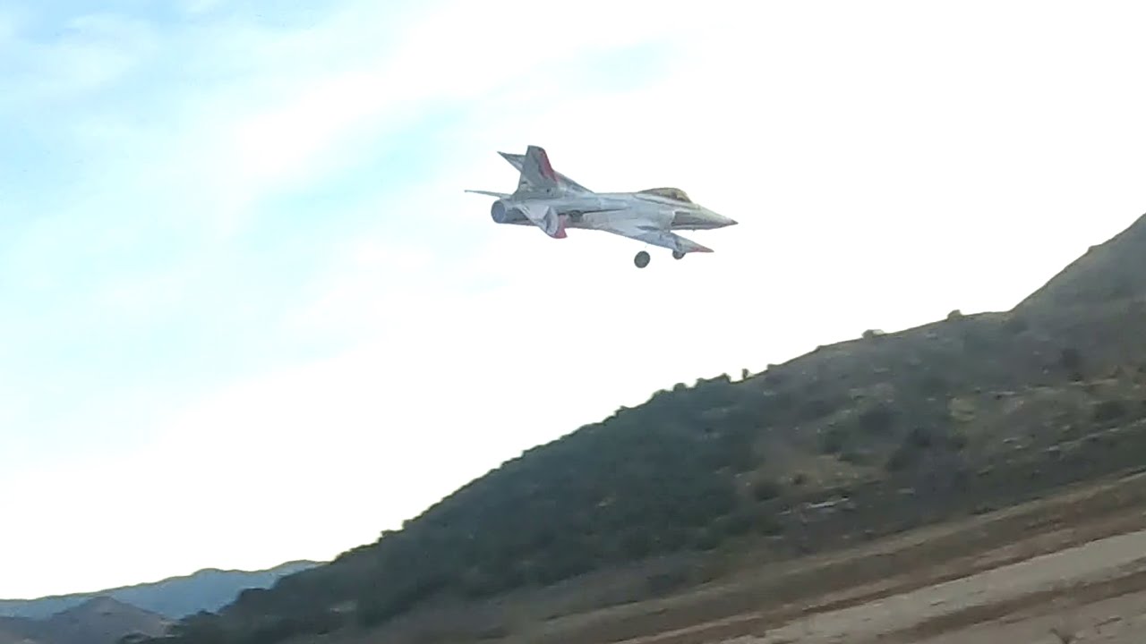 this is what happens if planes tail heavy! planes all over the place ...