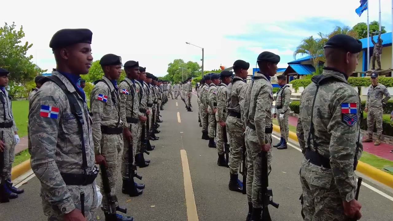 Primera Visita Oficial a la Base Aérea de Puerto Plata. - YouTube