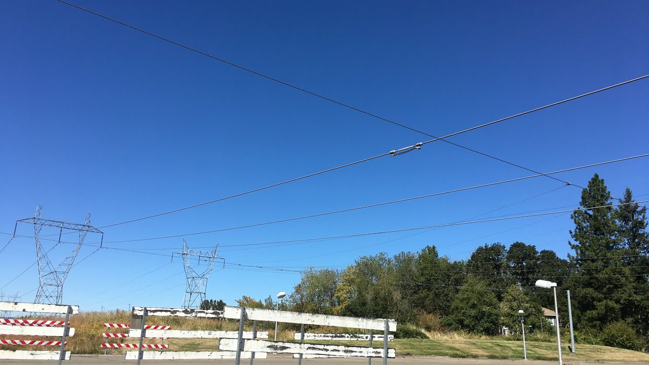 Noisy, Low 500Kv lines. Sound of power. - YouTube