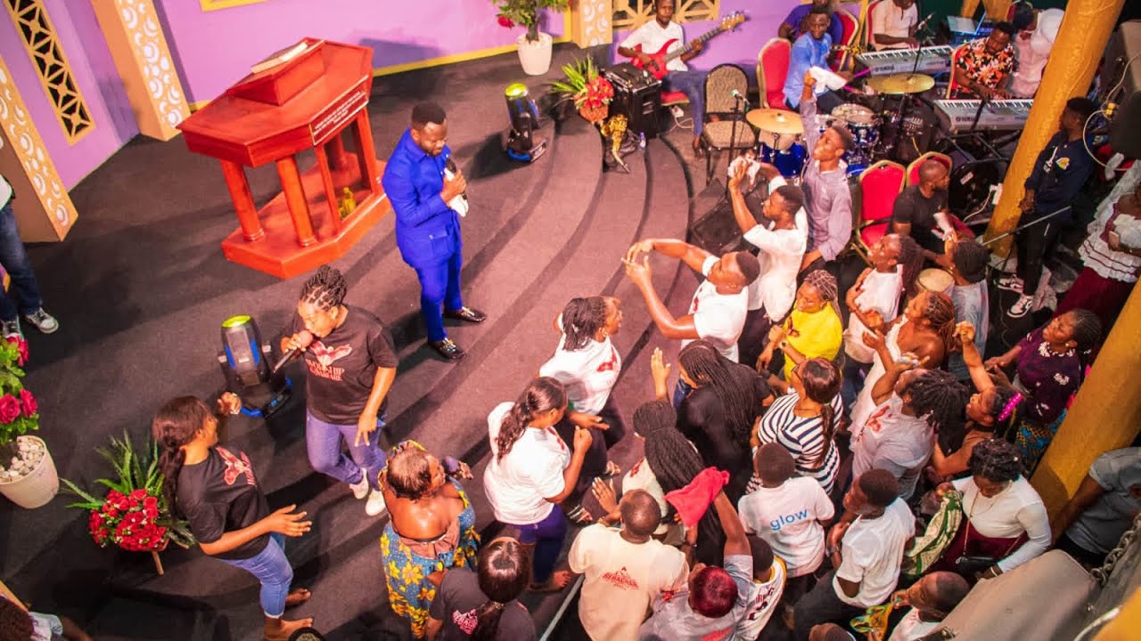 SK Frimpong Creates a great worship and praise atmosphere that you can ...