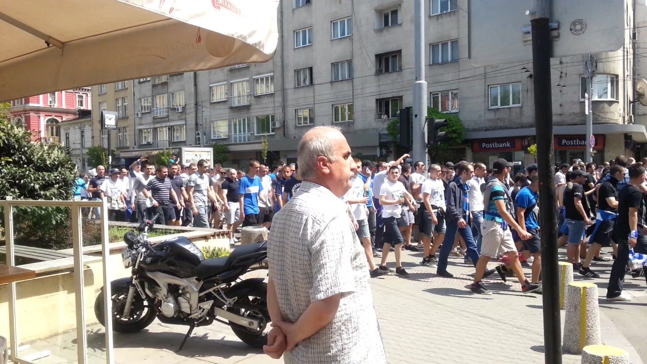 Amazing Football Ultras - Levski Sofia fans marching to the stadium ...