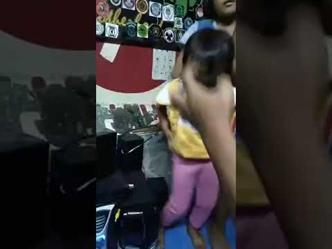 Anak kecil goyang gila