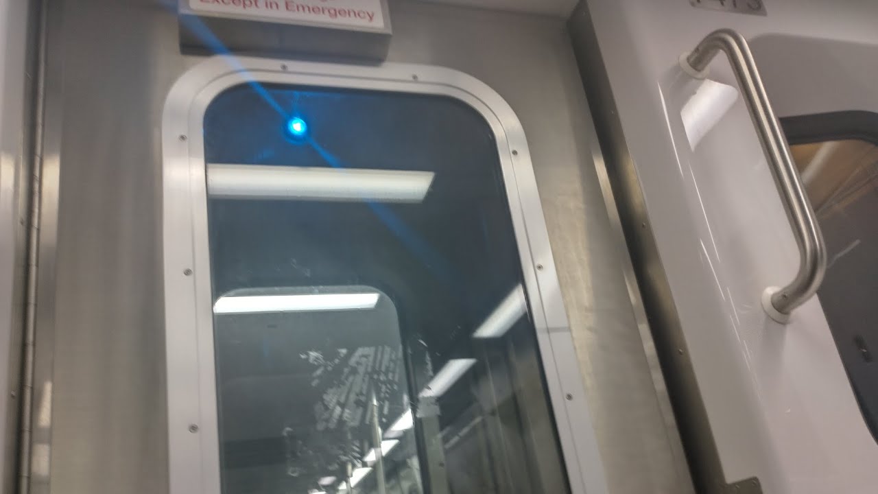Wmata 7000 series car 7472 blue marker light on - YouTube