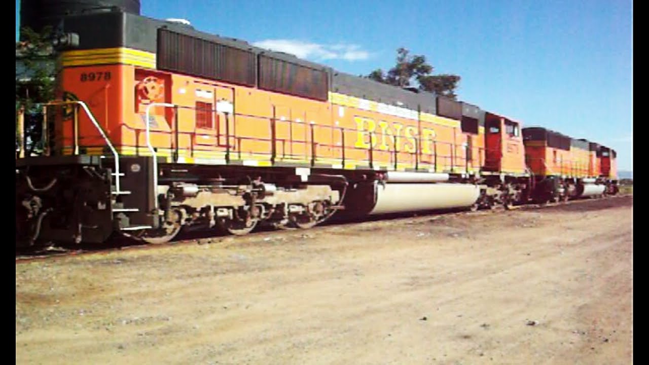 BNSF: SD70MAC 8978 & SD75M 8213 - YouTube