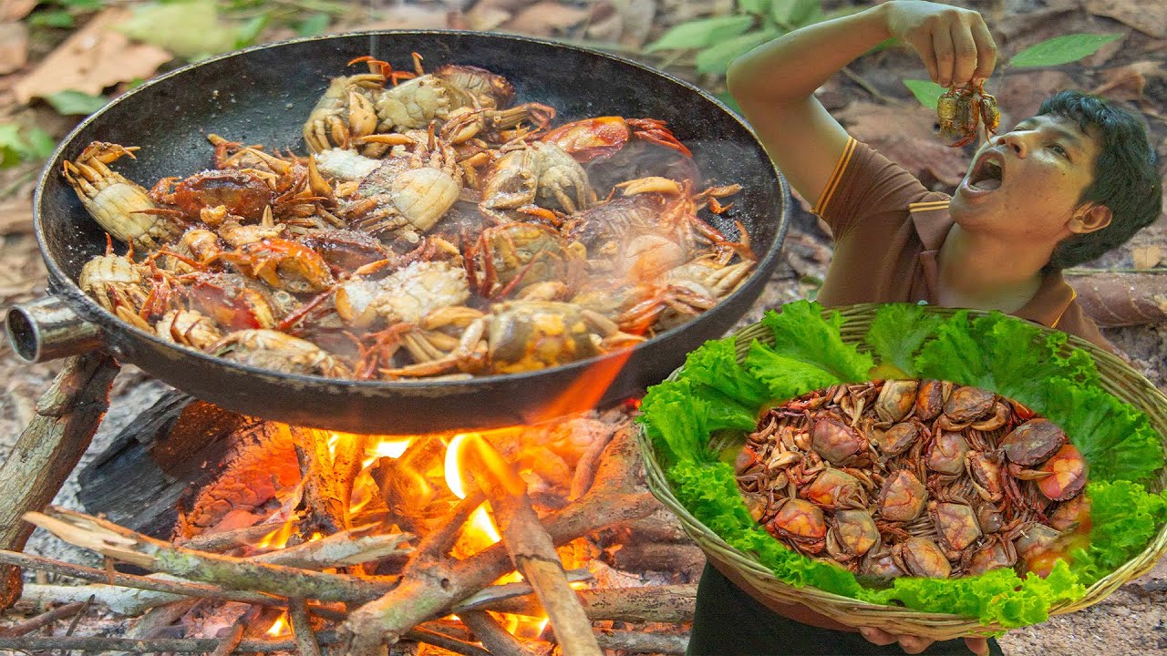 primitive skill of cooking crabs in the wild. eating delicious - YouTube