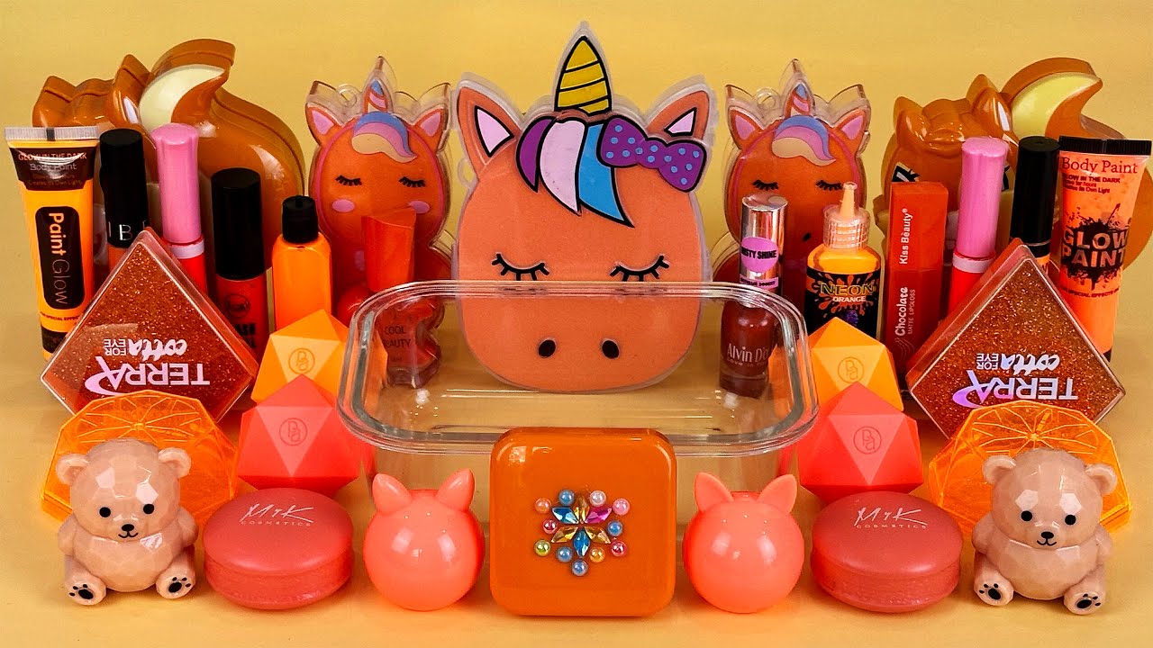 ORANGE SLIME. Mixing makeup and glitter into Clear Slime. Satisfying ...