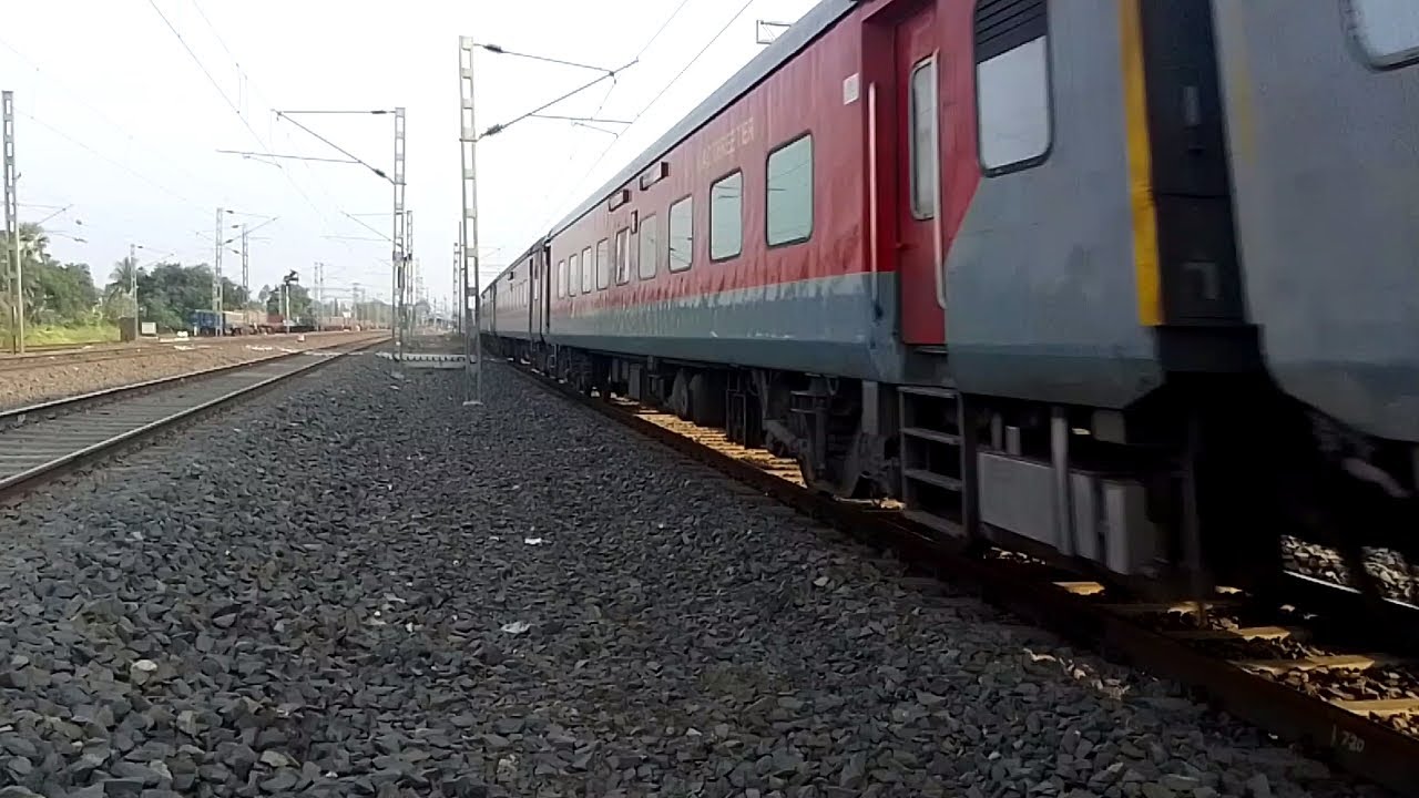Duronto Humsafar Shatabdi Express Diverted Via Bandel main line - YouTube