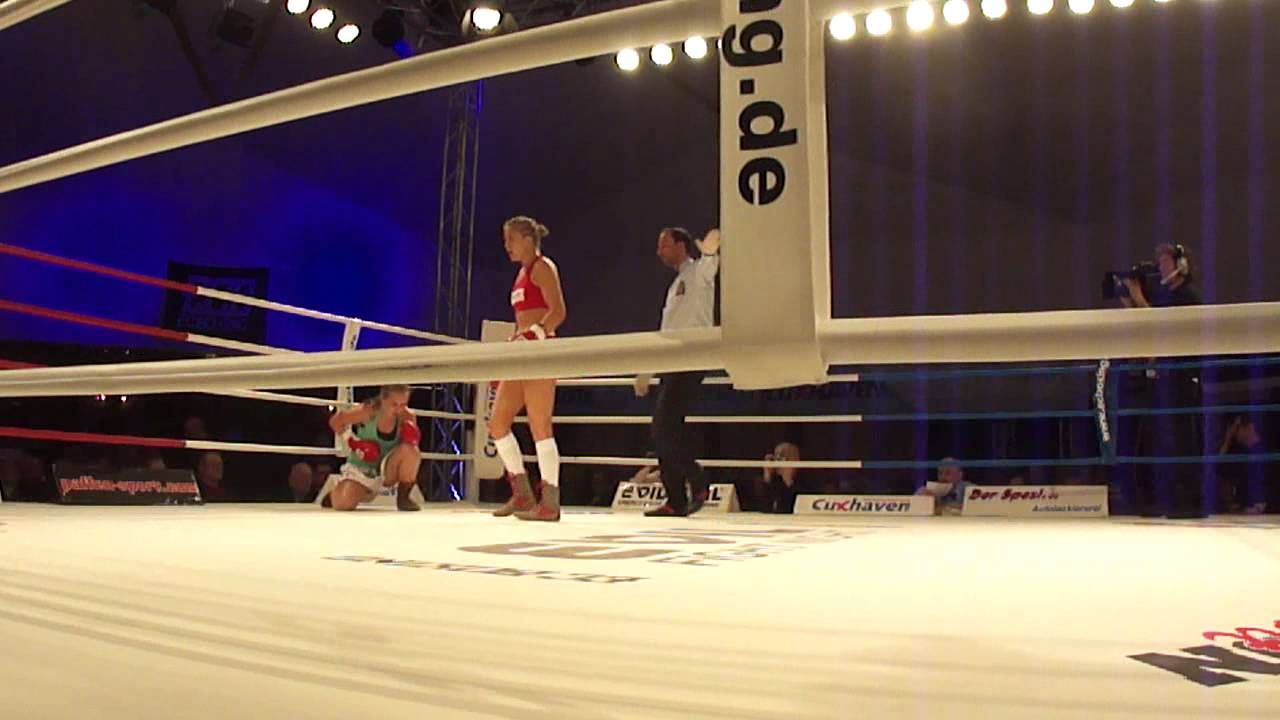Klara Svensson vs Alexandra Gorog Round 3 - EC Boxing Cuxhaven - YouTube