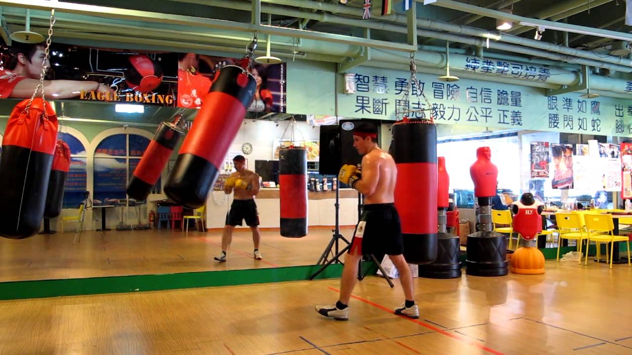Burro on heavy bag @ Eagle Boxing Gym Taipei 2012.10.06 - YouTube