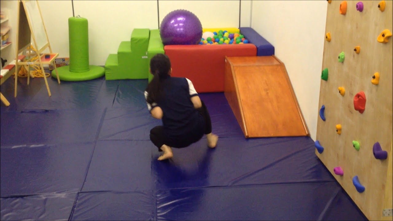 Occupational therapy - Walking like duck | 职能治疗 — 鸭子走路 - YouTube