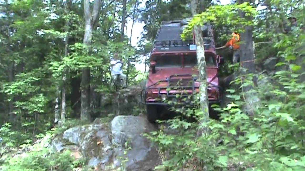 Hummer going DOWN the ROCK WALL - YouTube