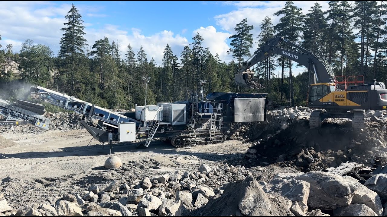 volvo 530 excavator feed Jonsson 1208 jaw crusher. quarry action! 4K ...