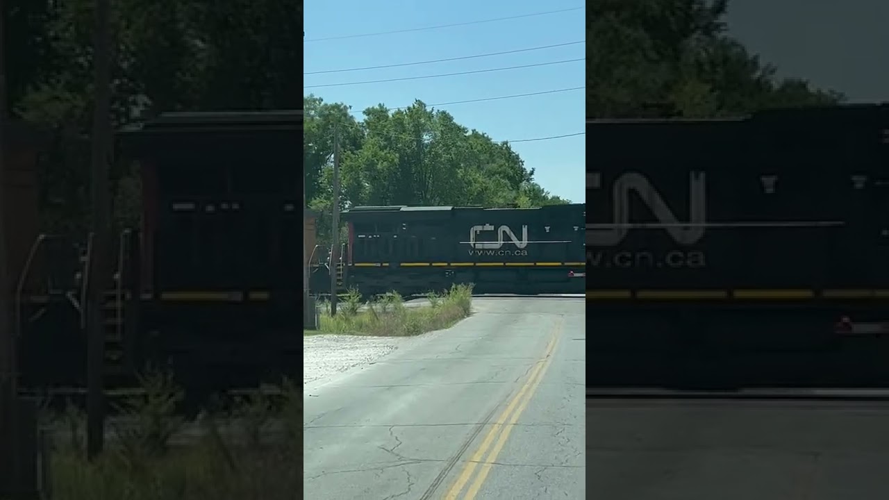 CN 3899 reversing after stop - YouTube