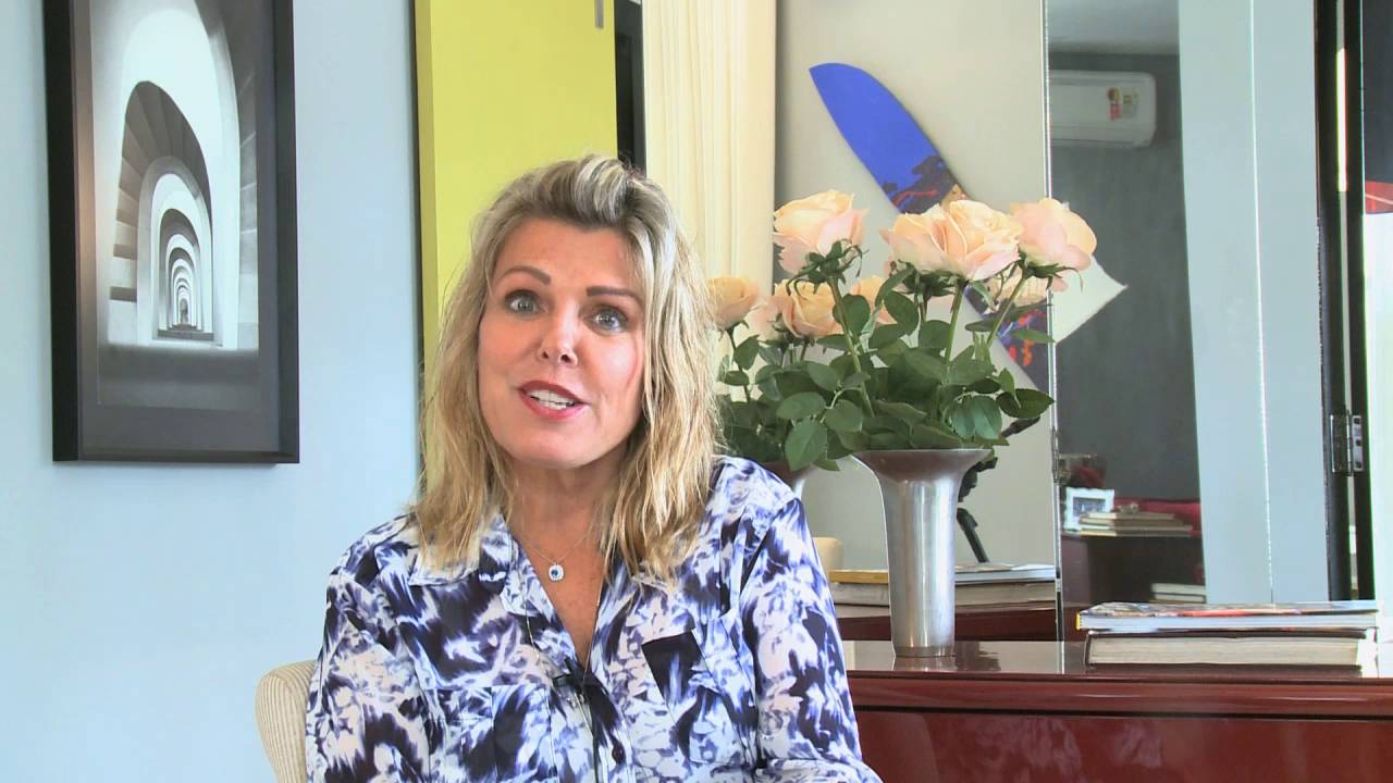 GRINGAIADA - Anne (Esposa de Emílio Surita) - YouTube