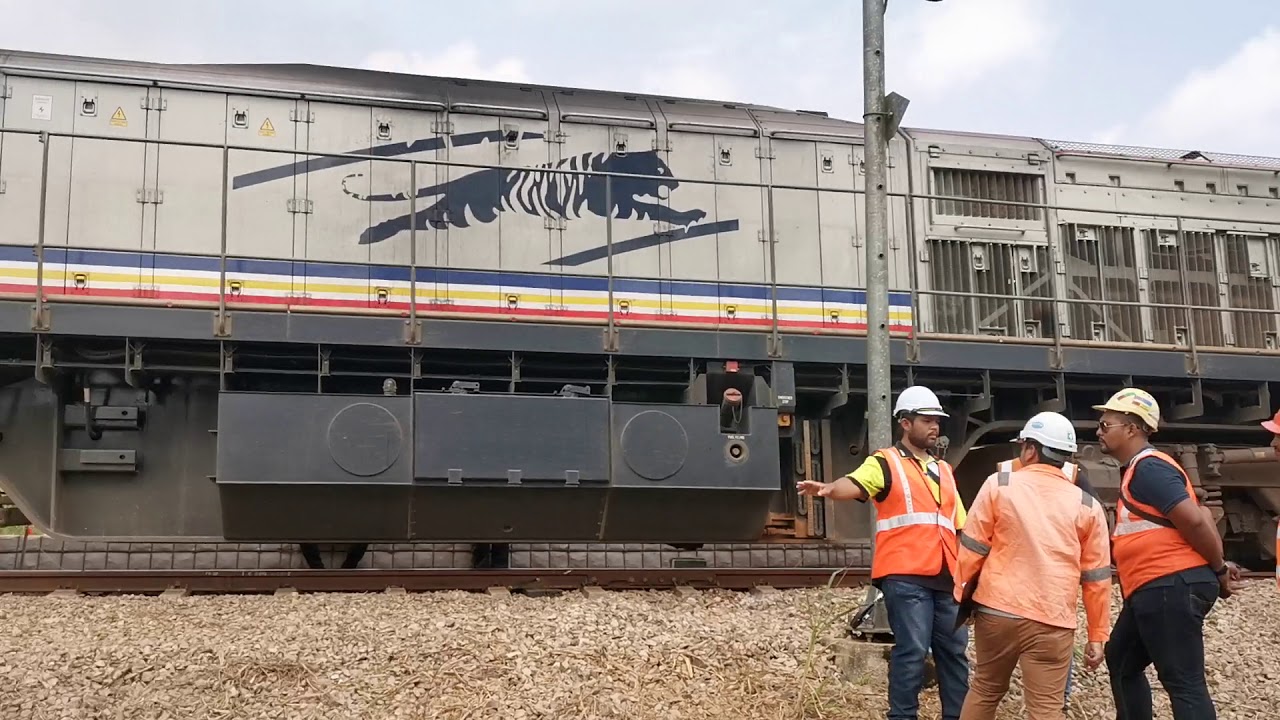 KTMB Blue Tiger Locomotive and Power Generator Coach ( PGC) - YouTube